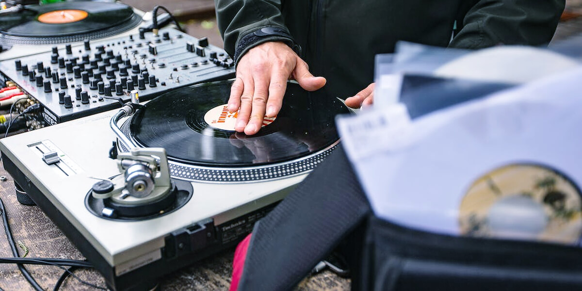 Discover the Art of Vinyl with RightTechAdvice